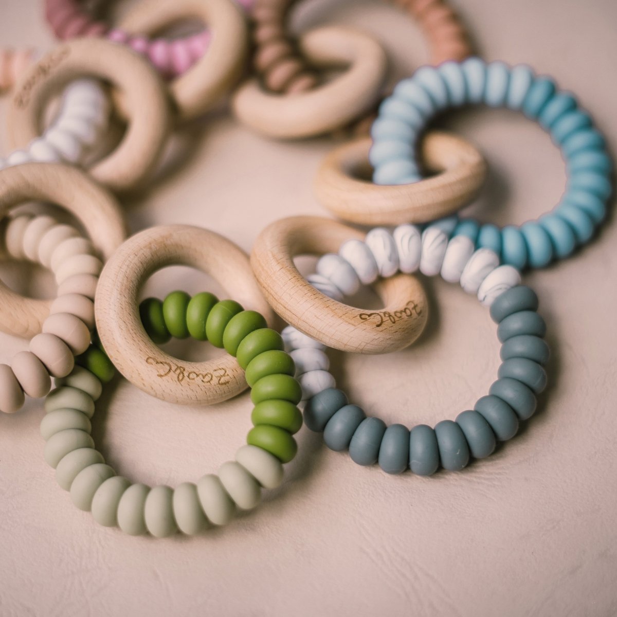 Teething Necklaces for Mum – Soft Silicone Sensory Jewellery – Zao & Co
